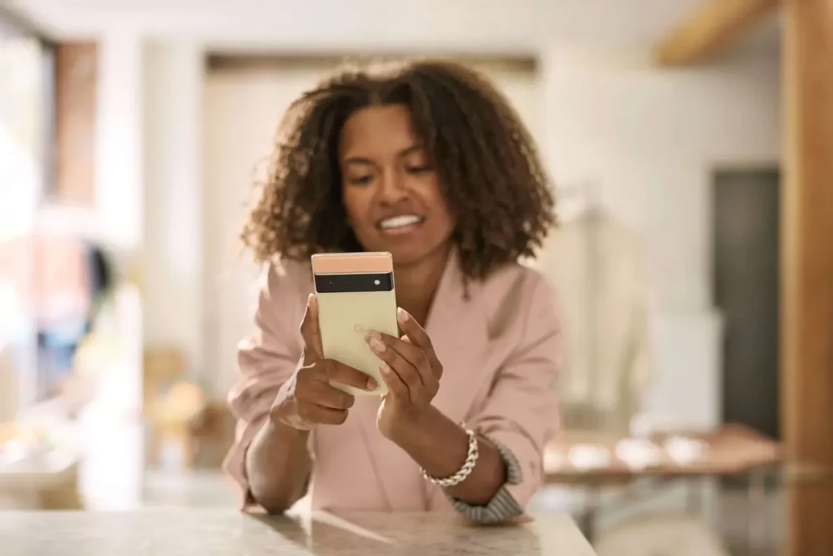 Google Pixel 6 und Pixel 6 Pro zeigen sich in Promo-Videos und neuen ...